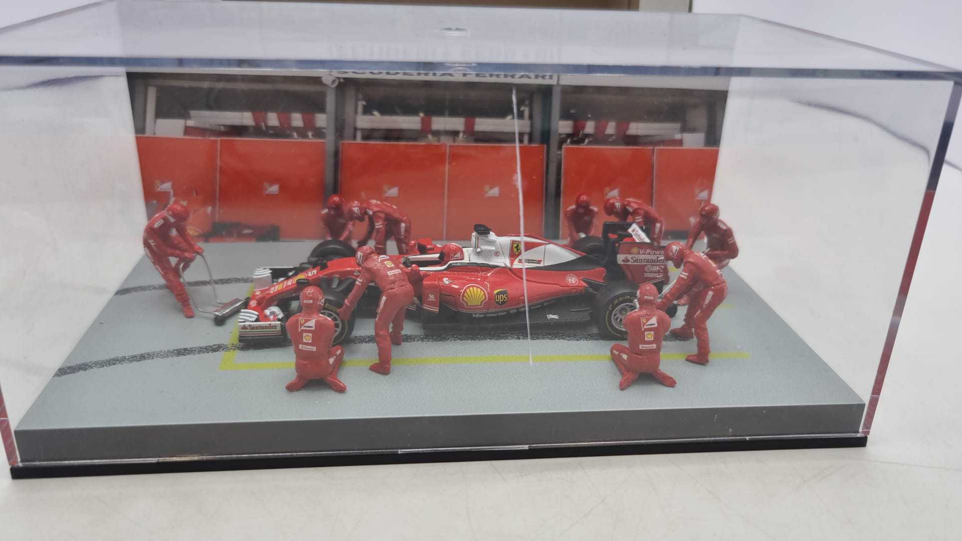 Diorama Pit Stop Ferrari SF16-H S. Vettel 1/43, scatola esterna ...