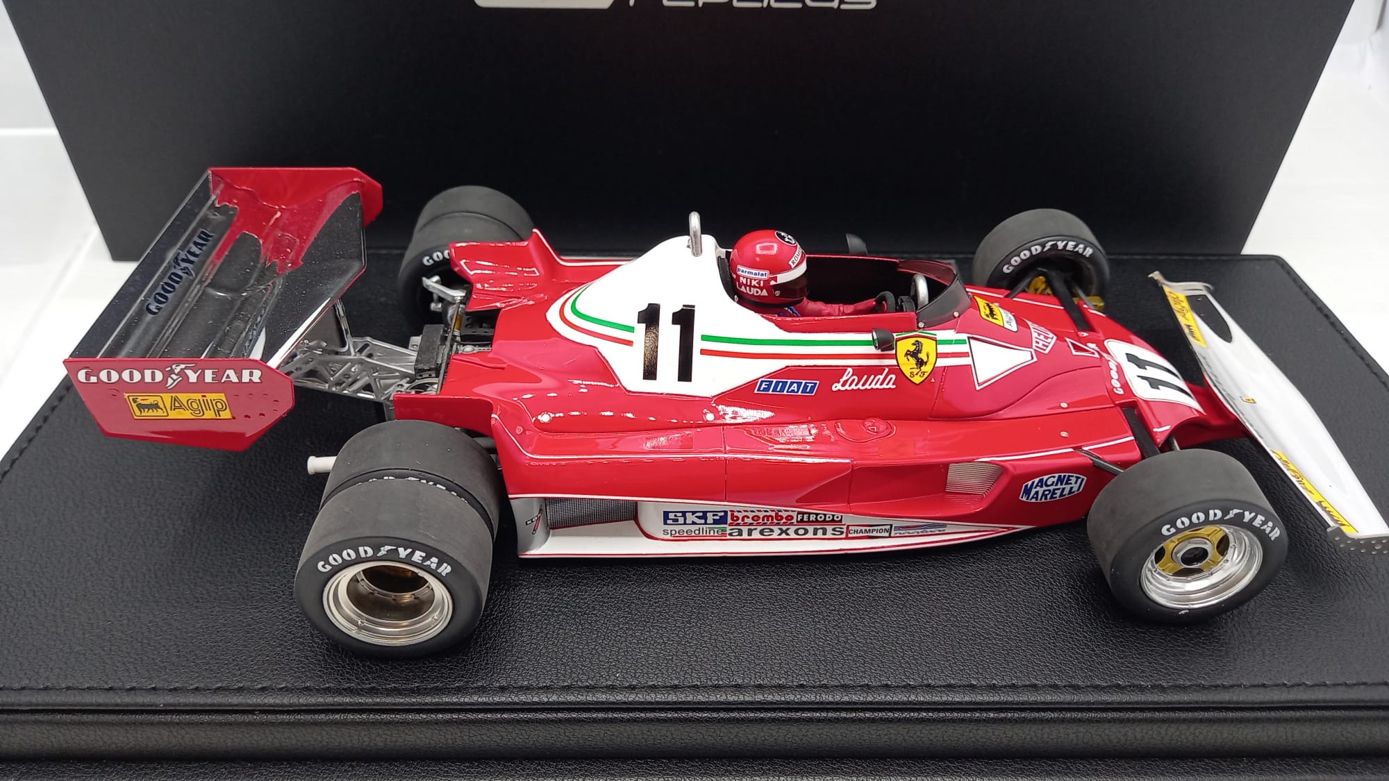 GP014FWD GP Replicas Ferrari 312 Twin Wheel Niki Lauda 1977 1/18, lim. ed. 100 pz