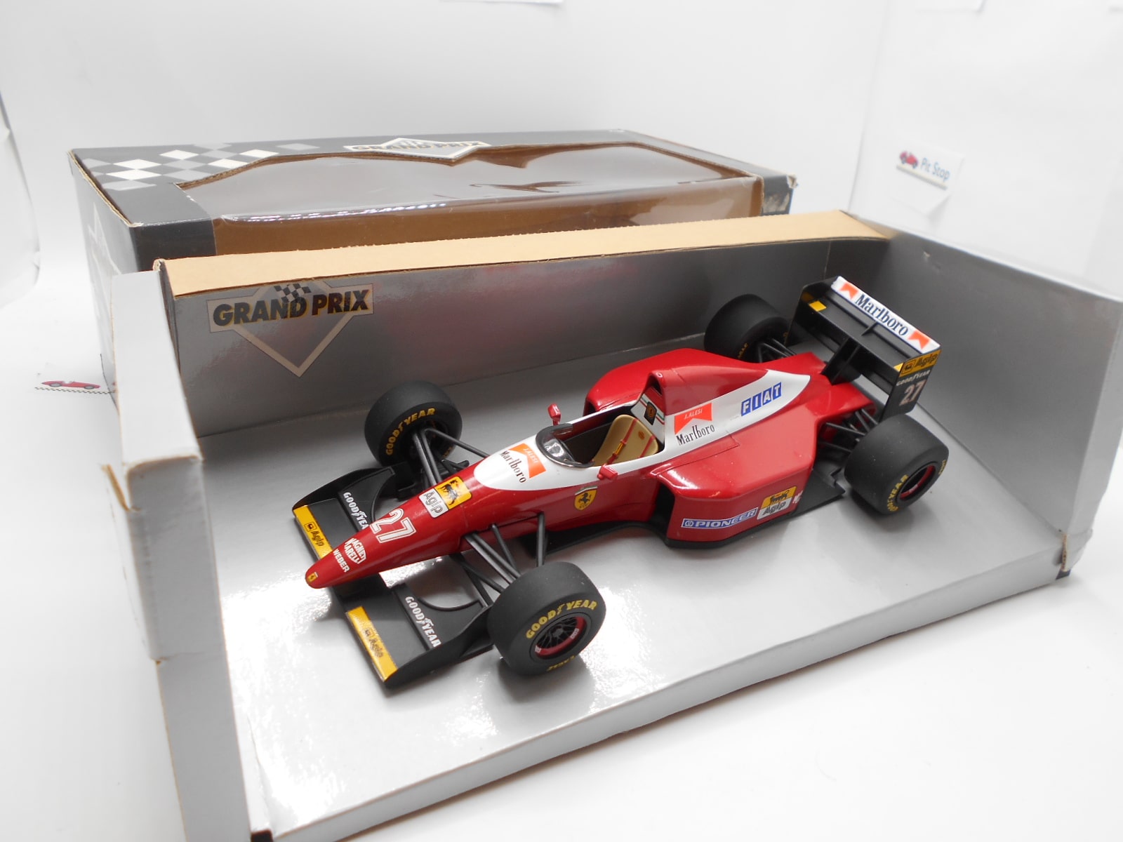 Minichamps Ferrari F93 A 1933, 1/18. Modificata con decal Marlboro ...