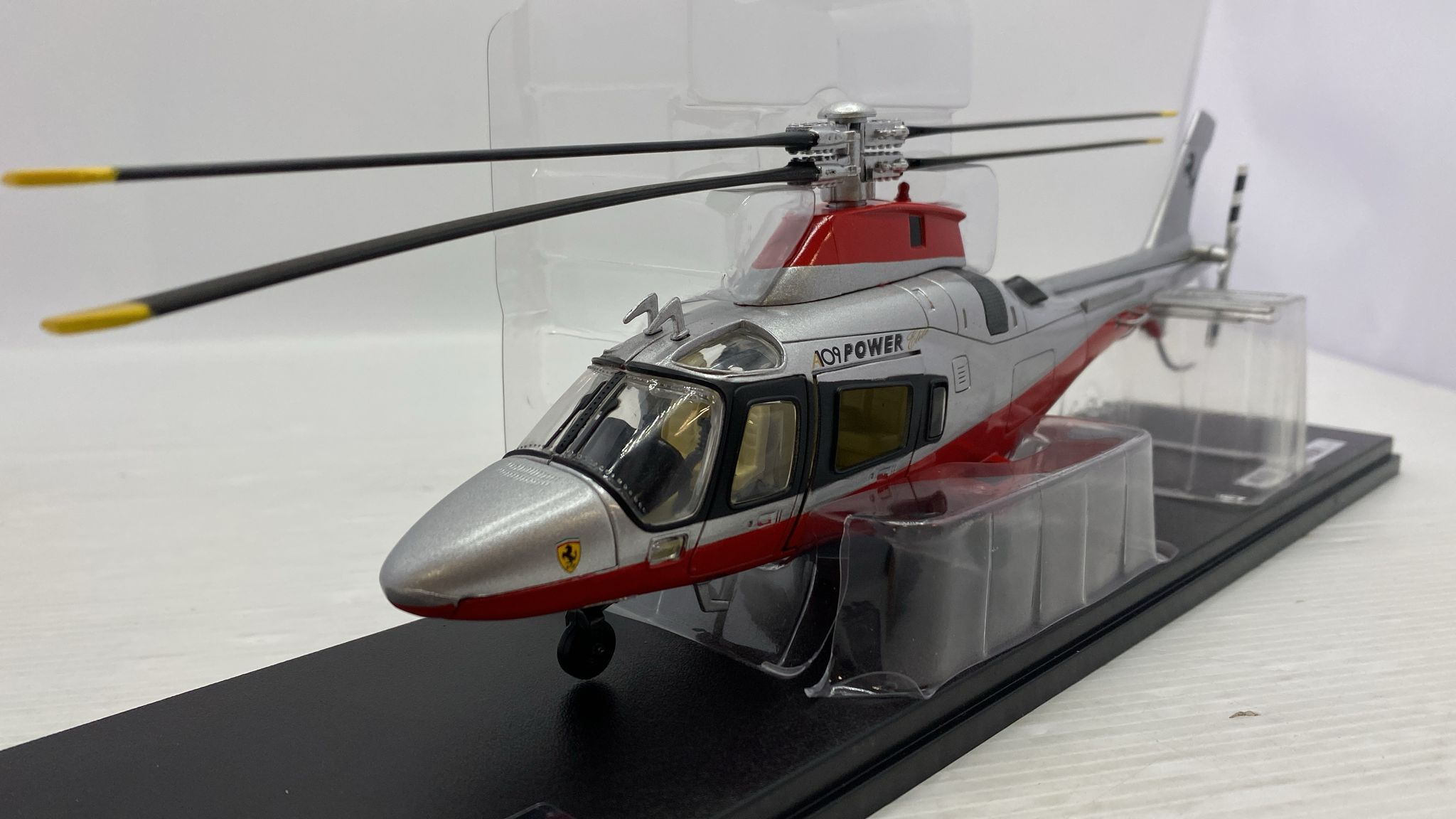 21135 NewRay Agusta A109 Power Elite Ferrari 1/43 elicottero