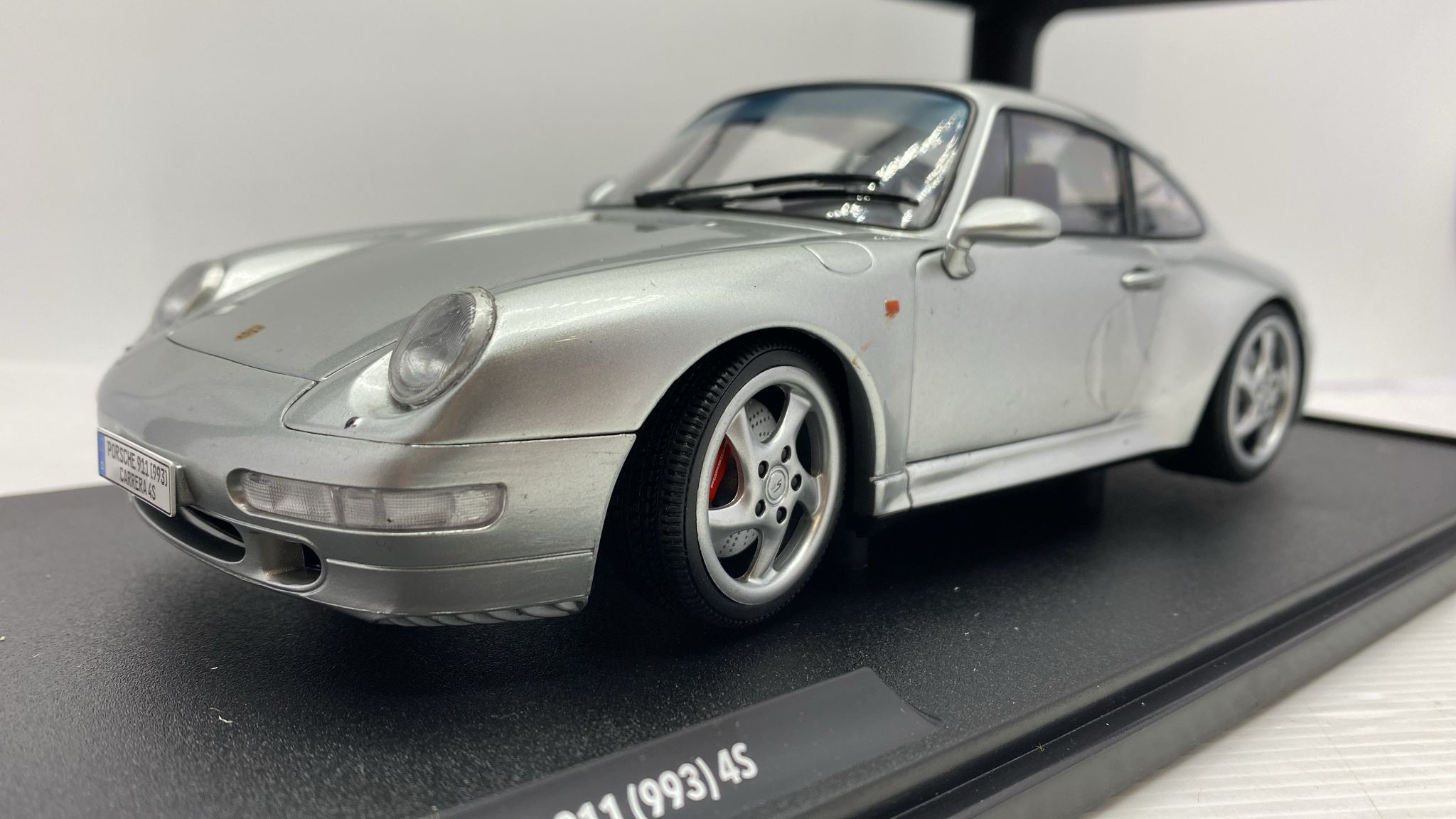 S1810103 Solido Porsche 911 (993) 4S 1996 Polar Silver Metallic 1/18