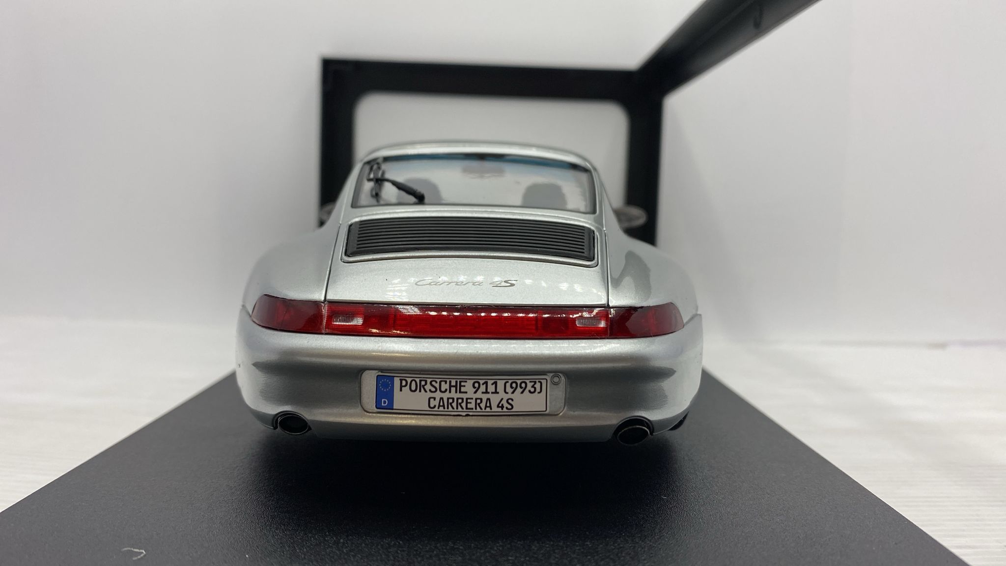 S1810103 Solido Porsche 911 (993) 4S 1996 Polar Silver Metallic 1/18