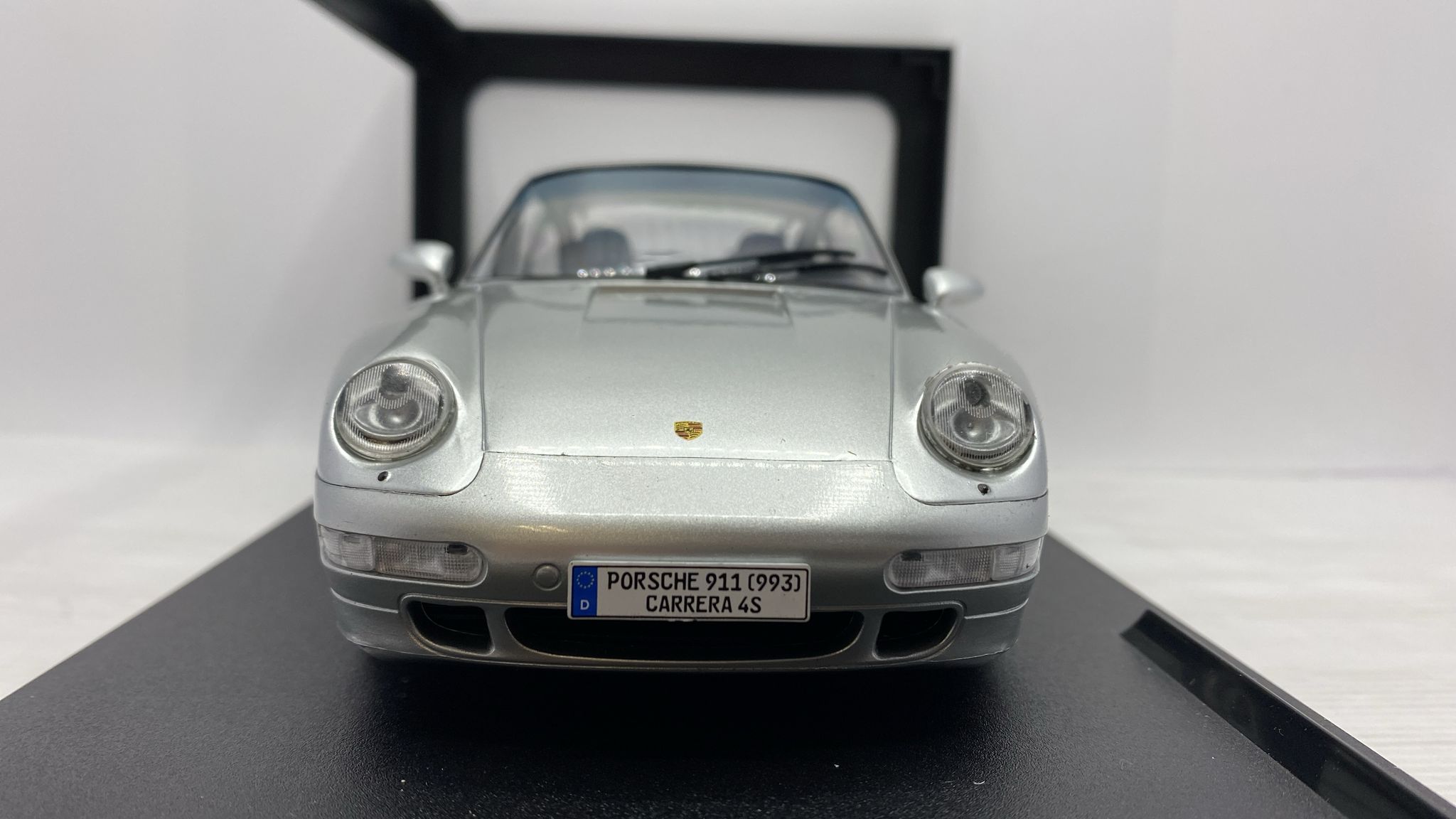 S1810103 Solido Porsche 911 (993) 4S 1996 Polar Silver Metallic 1/18