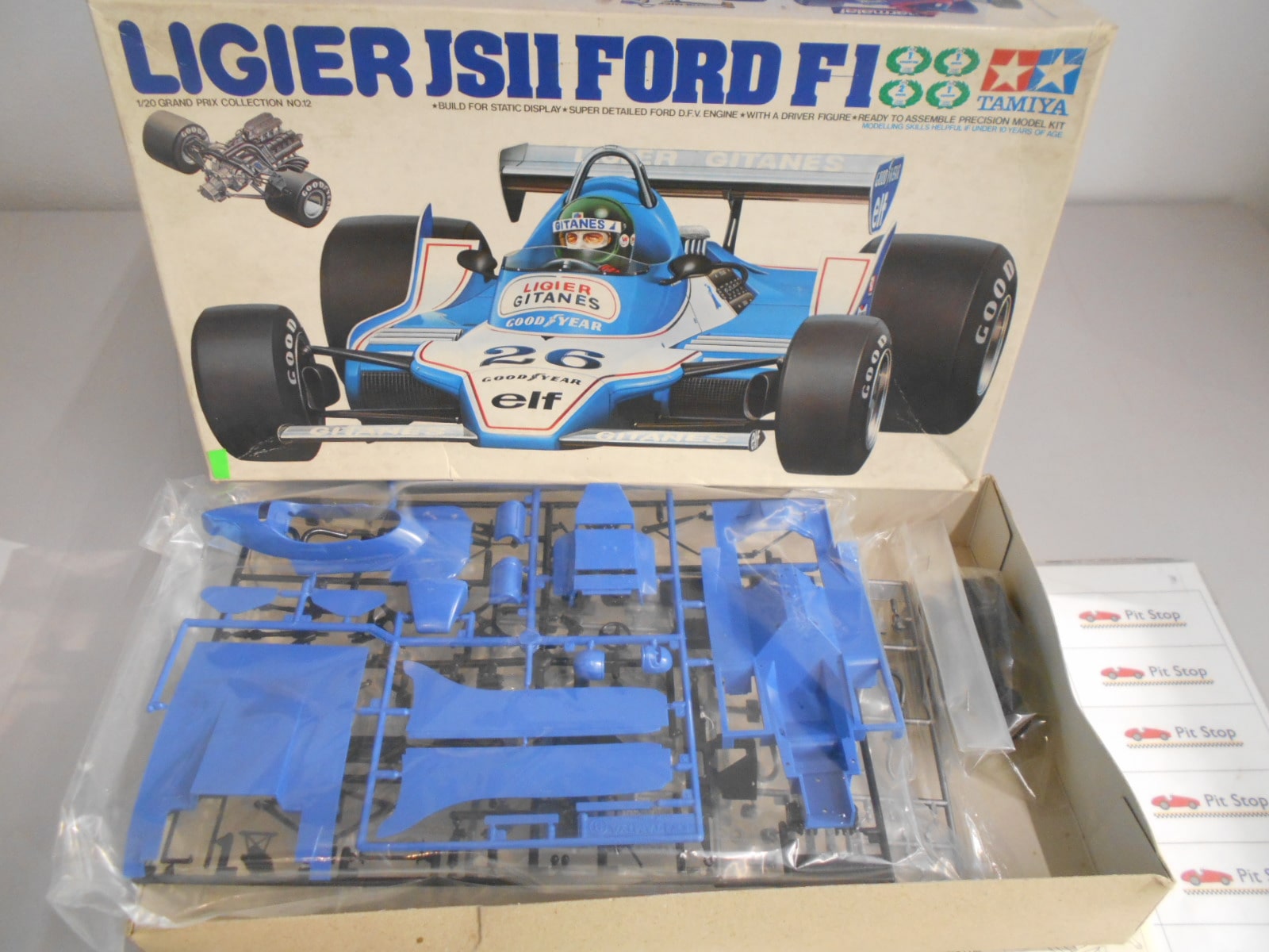 Tamiya Ligier JSII Ford F1 1/12, decals ingiallite